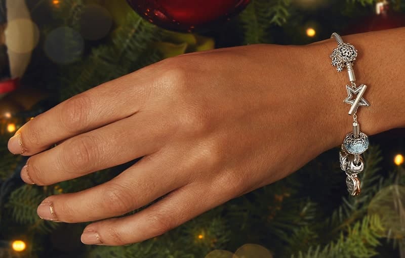 Gioielli di Natale: bijou e orologi particolari per lei e per lui